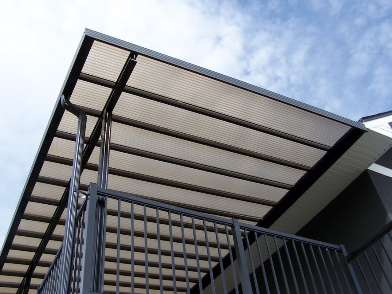 Polycarbonate Sheets for Outdoor Use: Ideas & Benefits